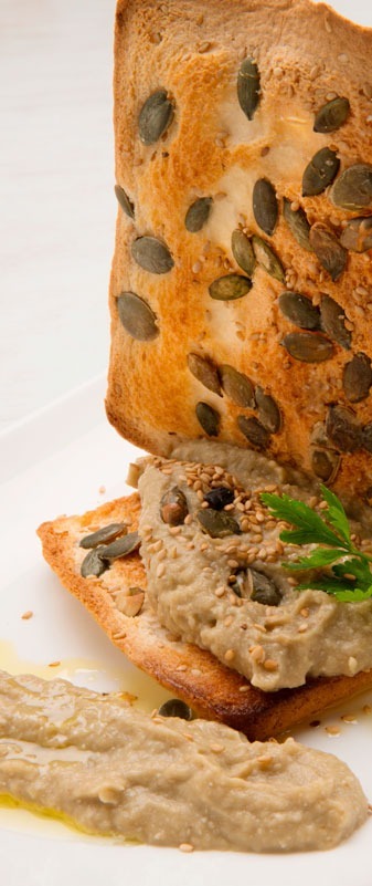 HUMMUS DE BERENJENA CON PAN DE SEMILLAS | Chefexact